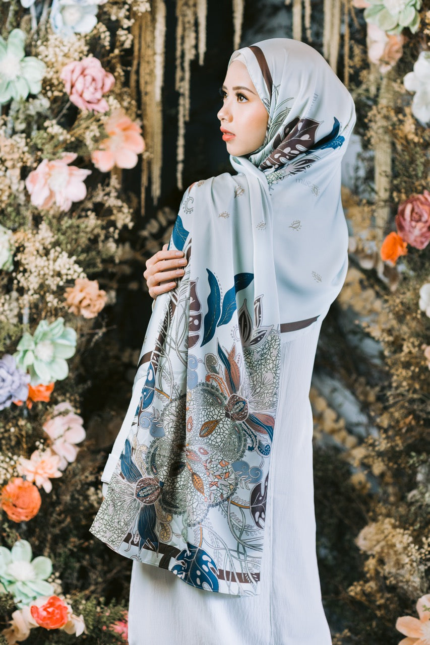 Mahalina Shawl – Muse by Sem Studio